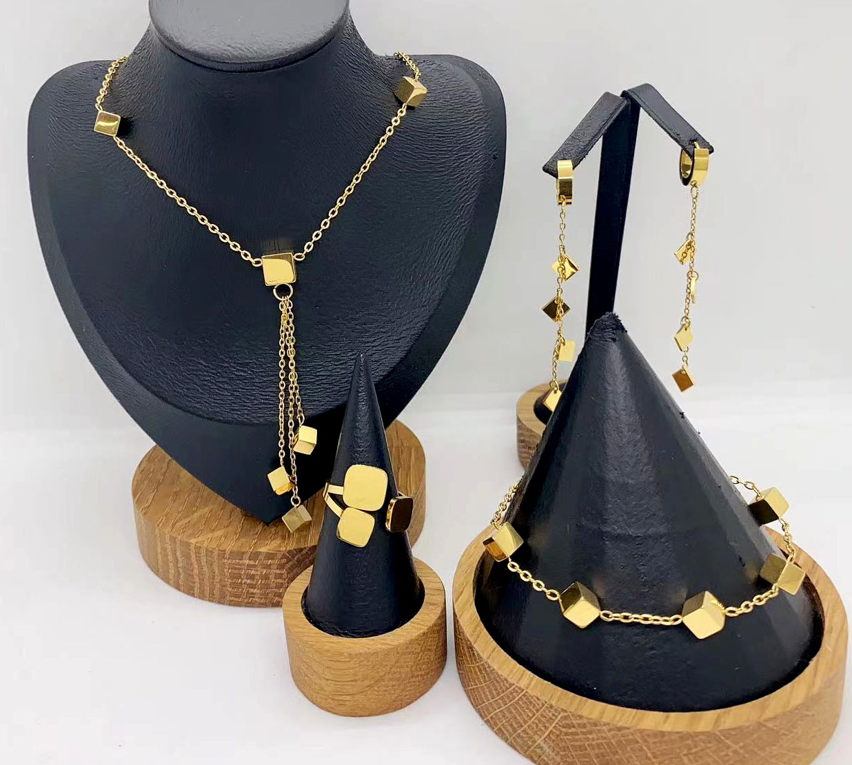 Stainless steel jewelry necklace earring Bracelet ring set Wholesale
