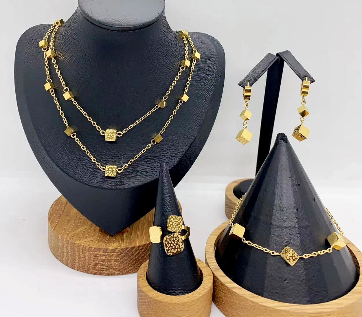 Stainless steel jewelry necklace earring Bracelet ring set Wholesale