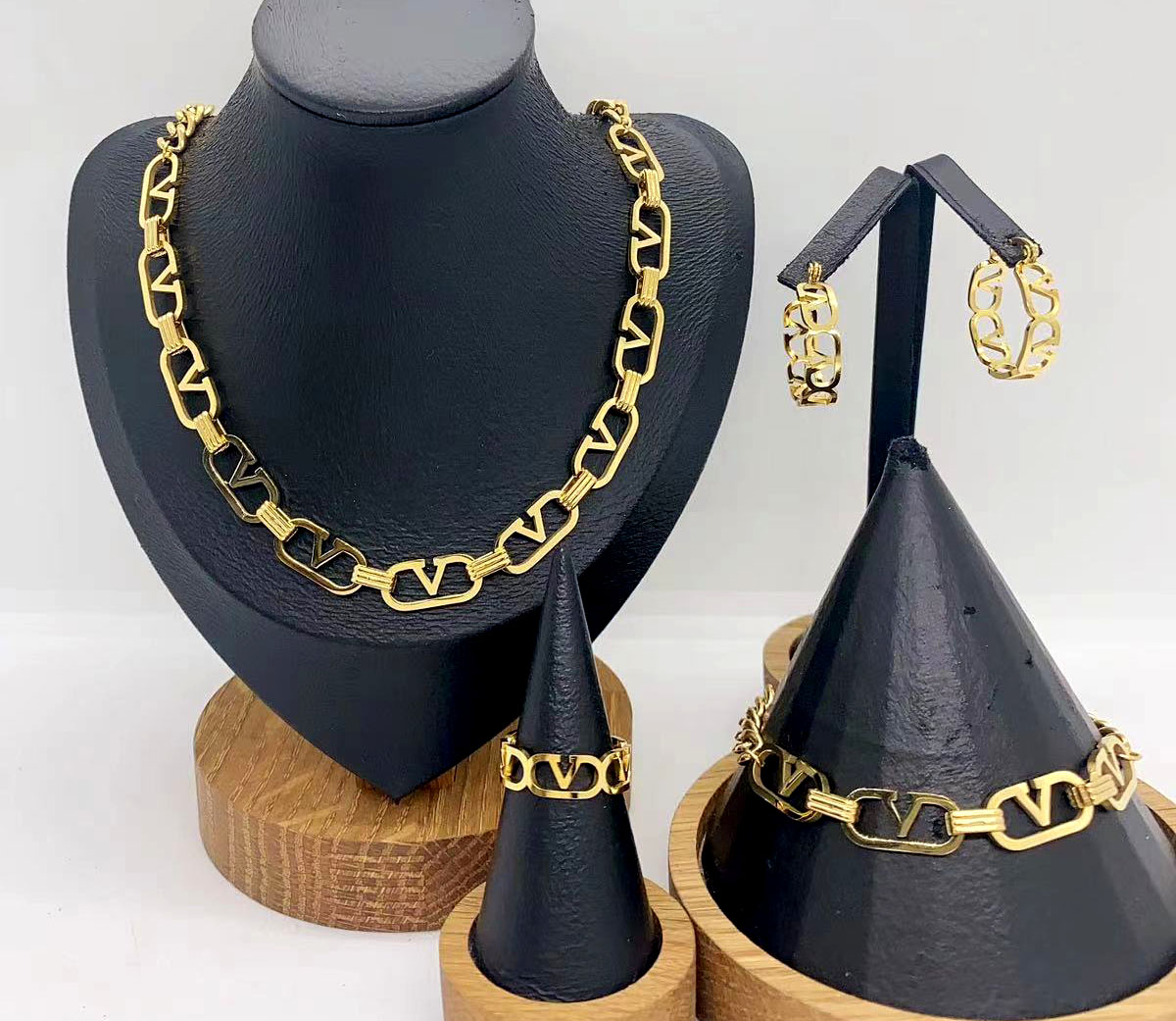 Stainless steel jewelry necklace earring Bracelet ring set Wholesale